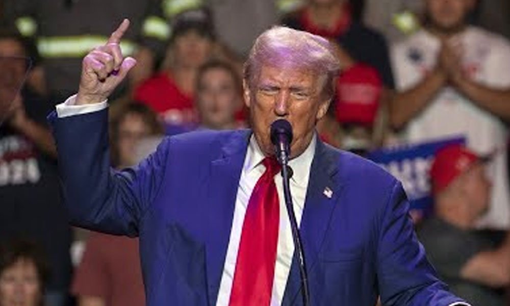 Trump's Wild Day on the Campaign: Slamming Kelly Over Hitler, Crowd ...