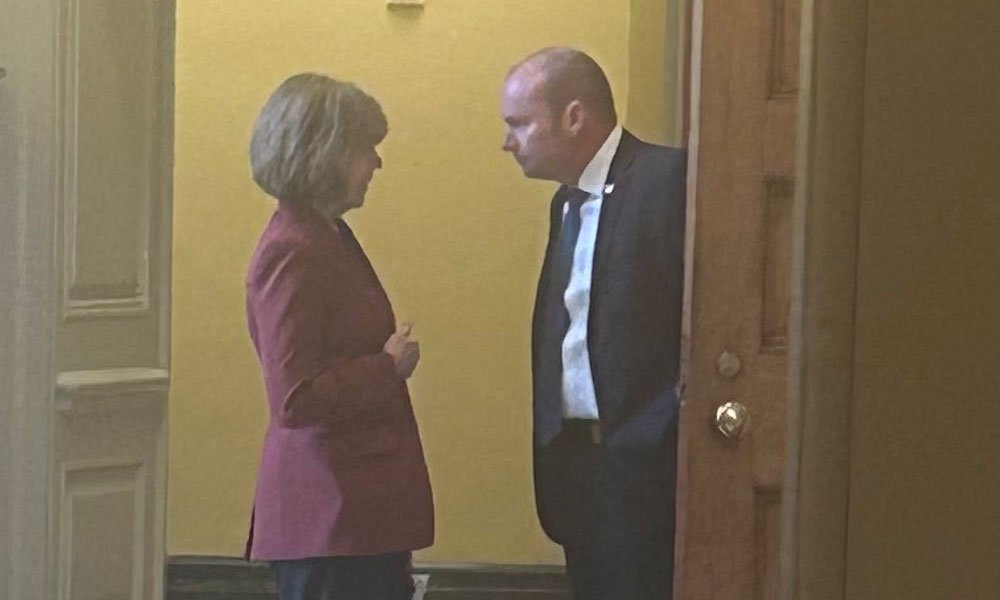 Minnesota Sen. Corners Mike Lee, Confronts Him Over 'Disgusting ...